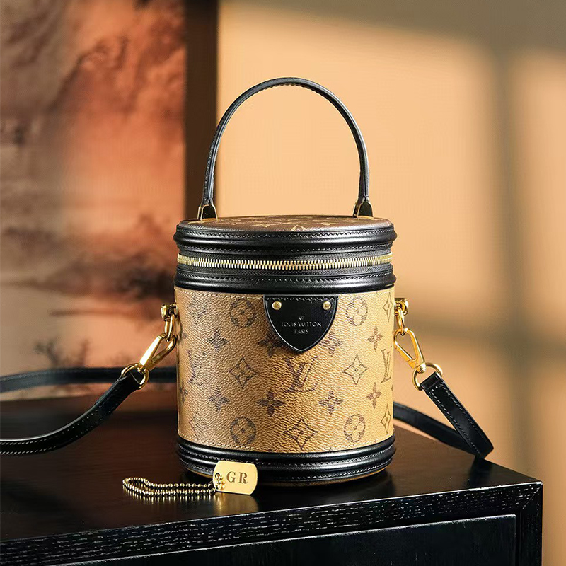 Louis Vuitton Chip handbag diamond jumping code rice bucket bag M43986