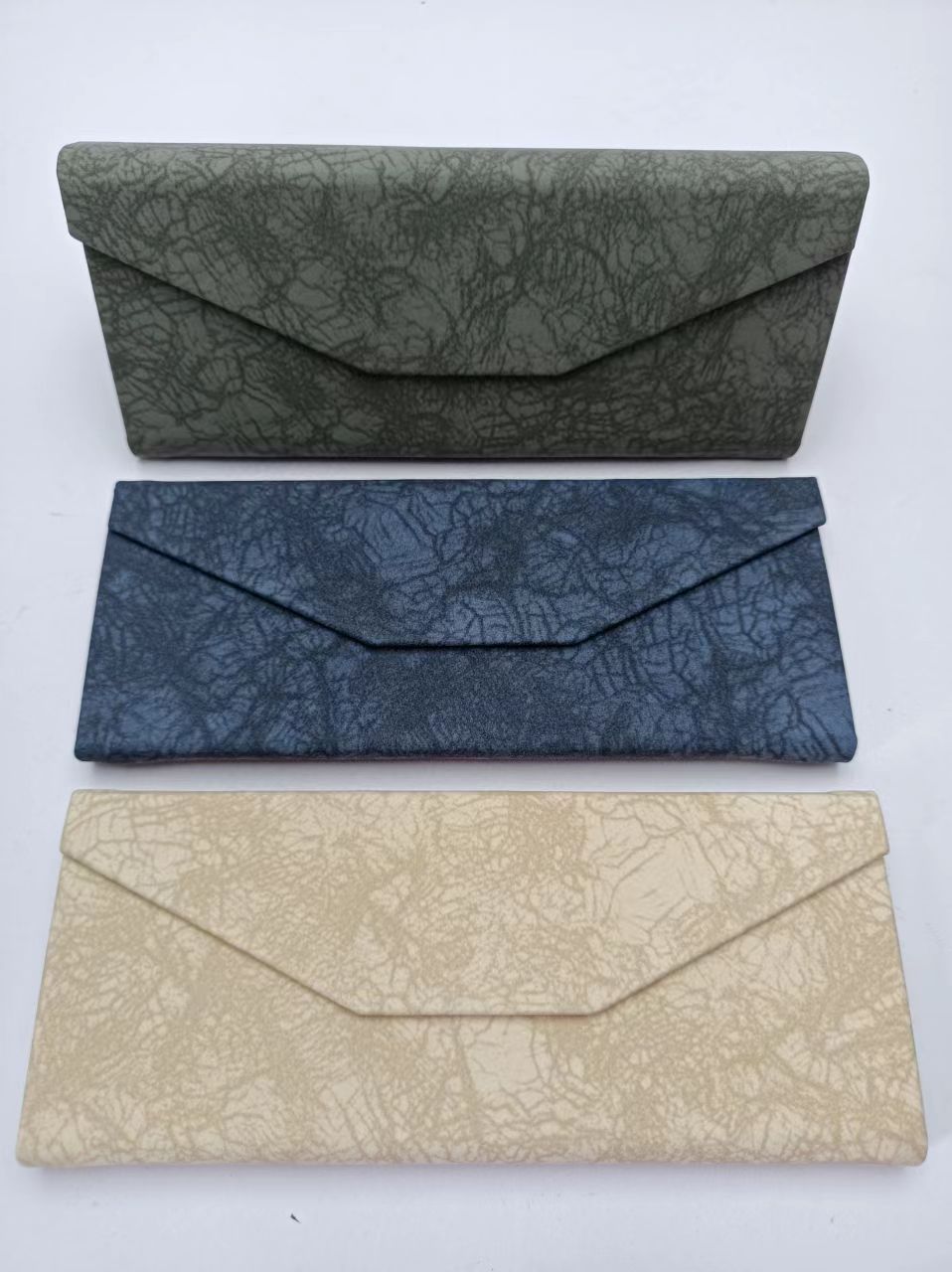 Folding glasses case